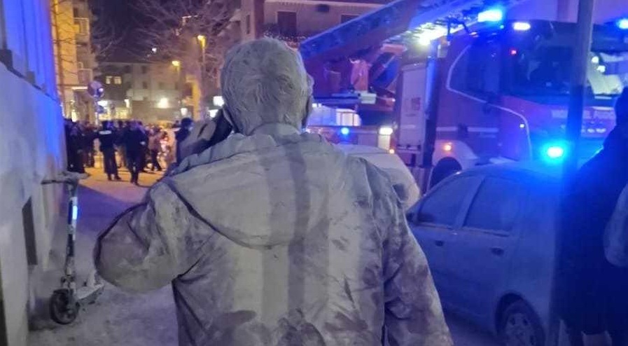 Crollo palazzina a Bari, così gli operai hanno salvato una famiglia