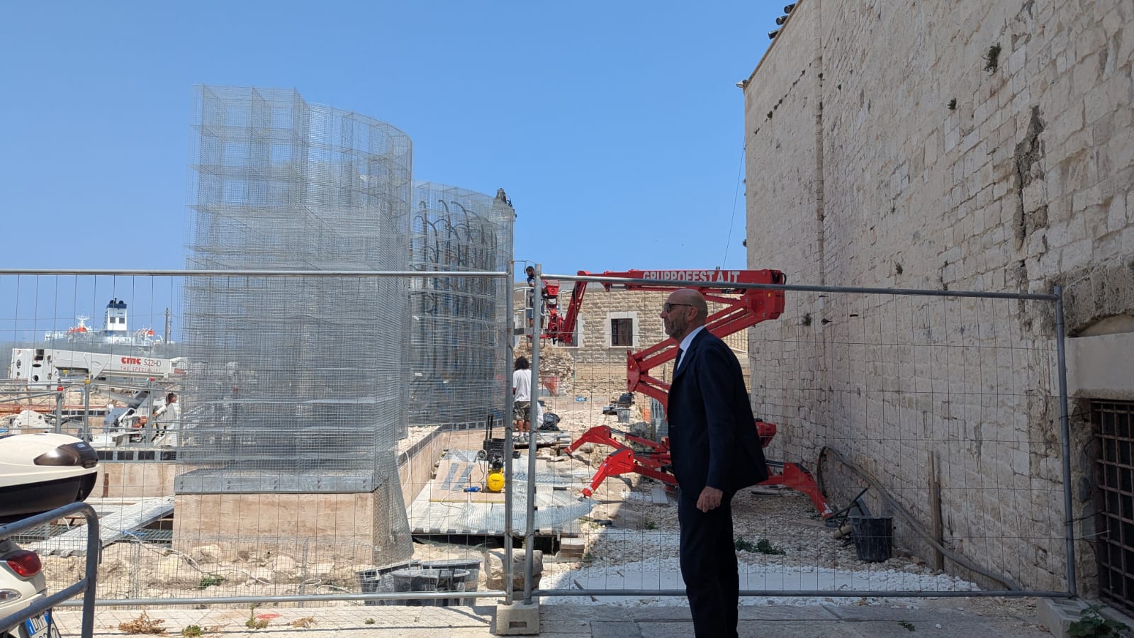 Bari, l'installazione monumentale di Edoardo Tresoldi prende forma