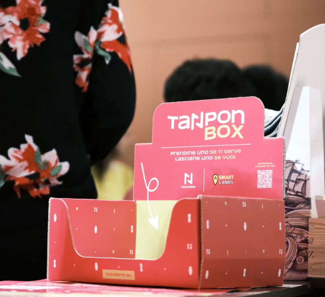 Bari, tampon box al consultorio e nelle scuole: "Un gesto di civiltà"