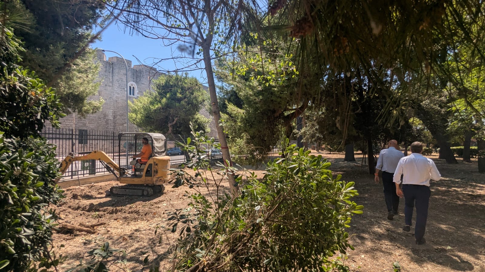 Bari, iniziati i lavori per l'area verde del Parco del Castello