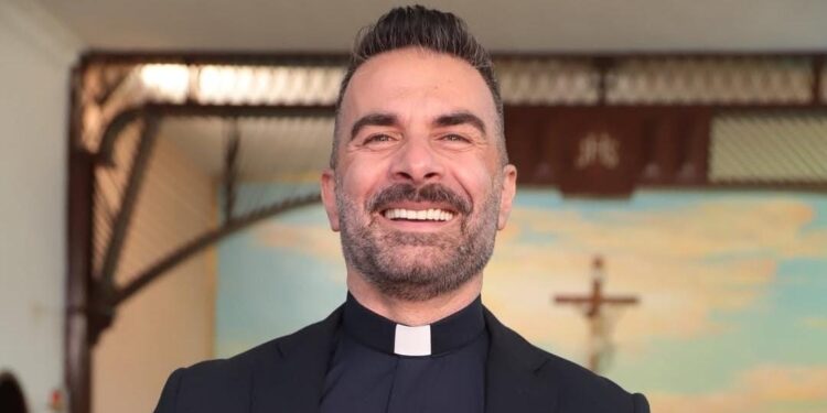 Don Cosimo Schena sul New York Post fra i “preti hot” e influencer