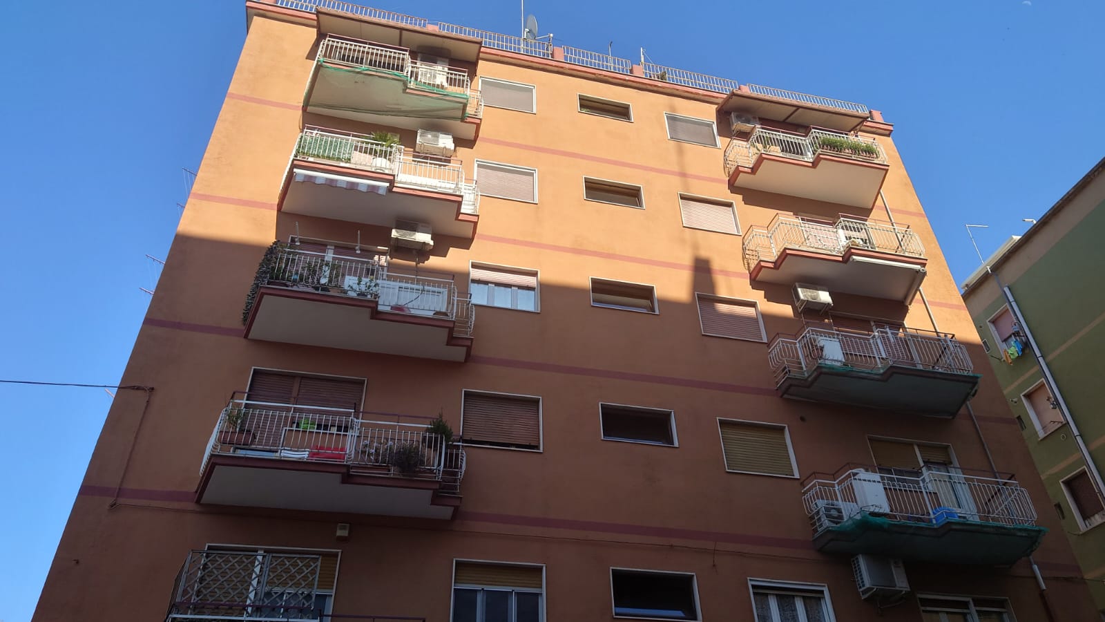 Bari, evacuata palazzina di cinque piani in via Giulio Petroni